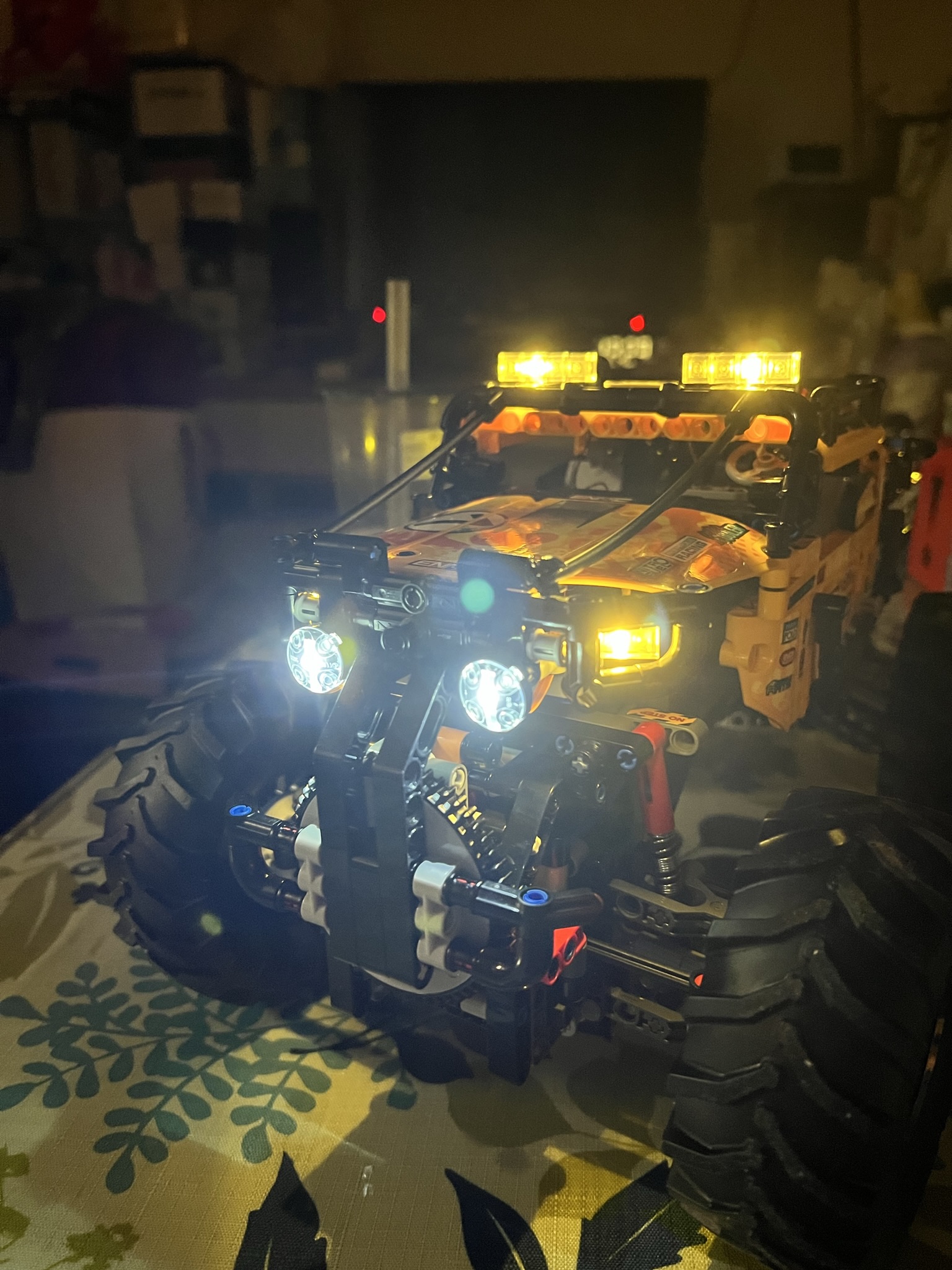 LEGO-42099 4×4 X treme Off Roader – Neo Insight