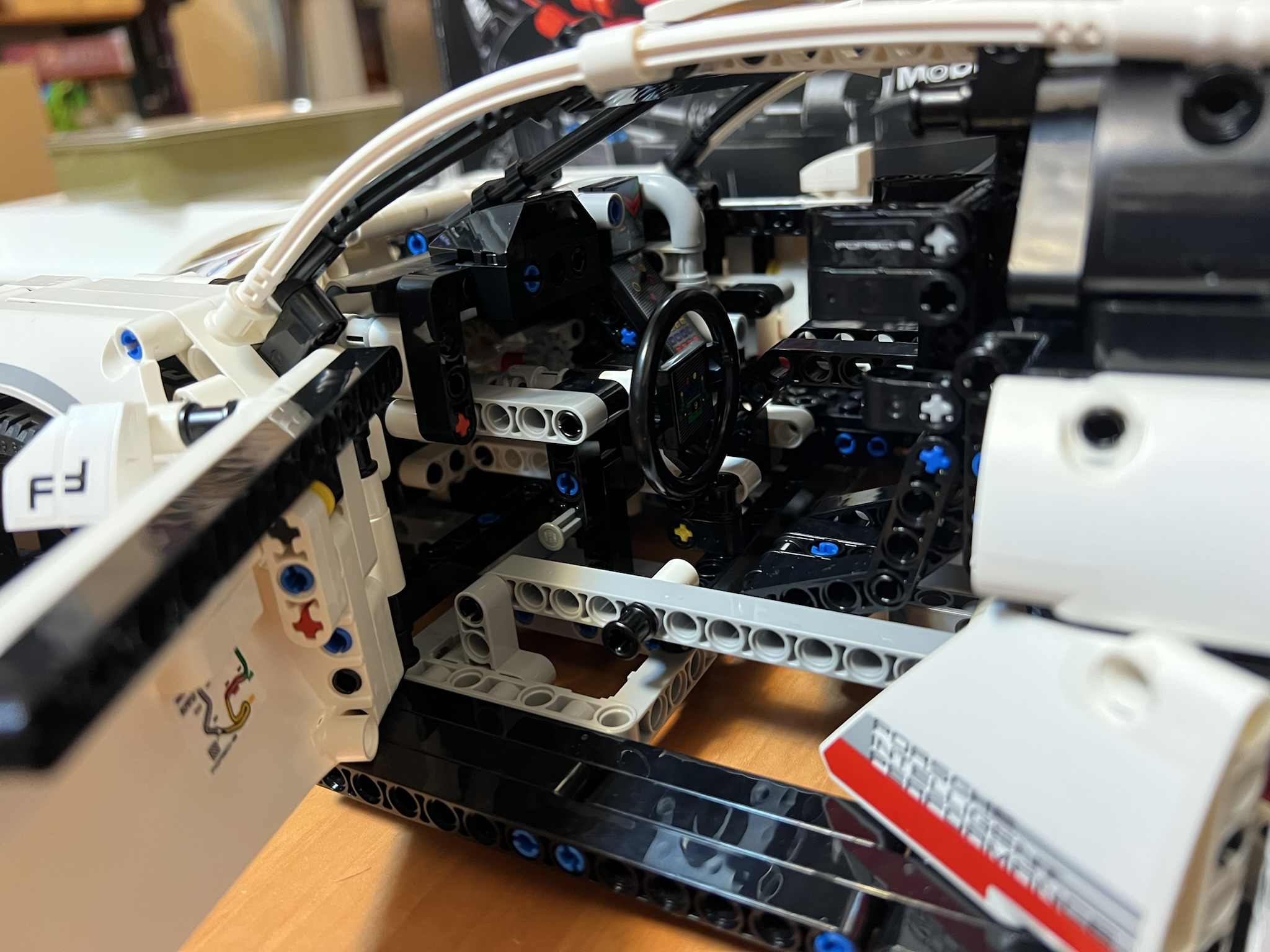 LEGO-42096 Porsche 911 RSR – Neo Insight