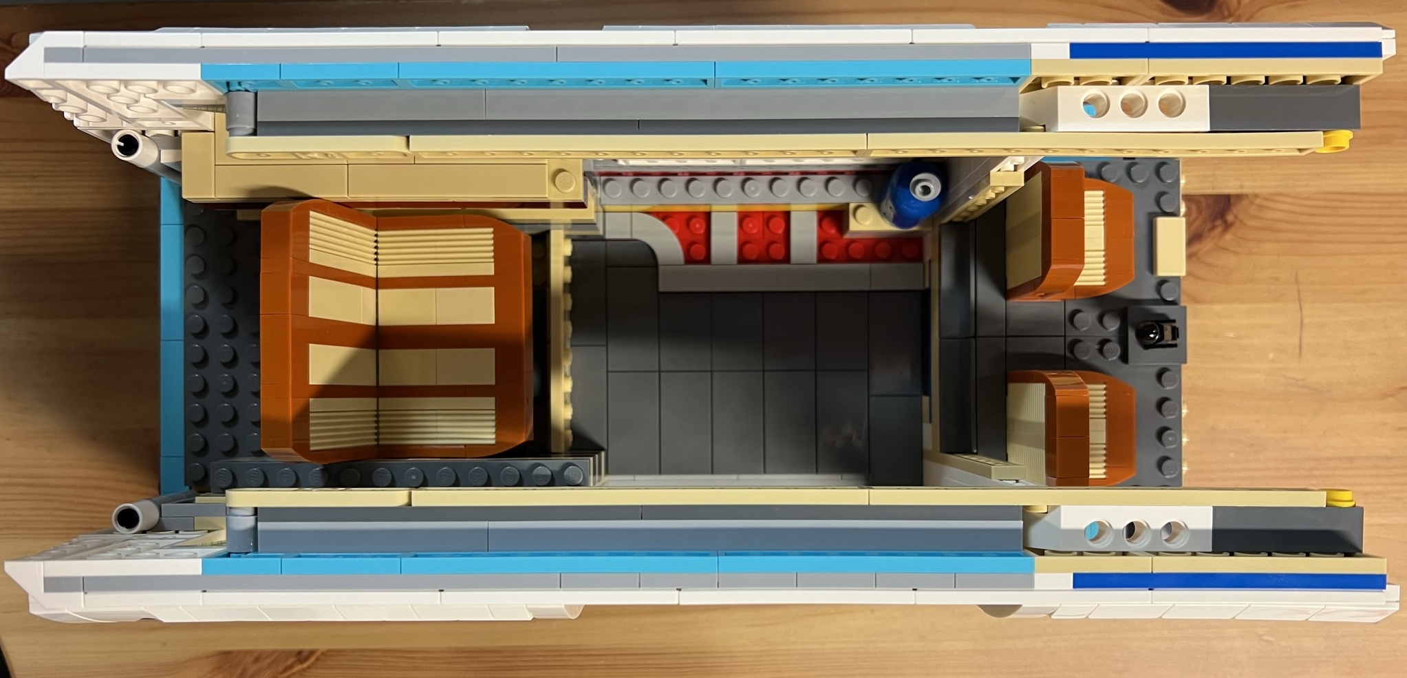 LEGO-10279 Volkswagen T2 Camper Van – Neo Insight