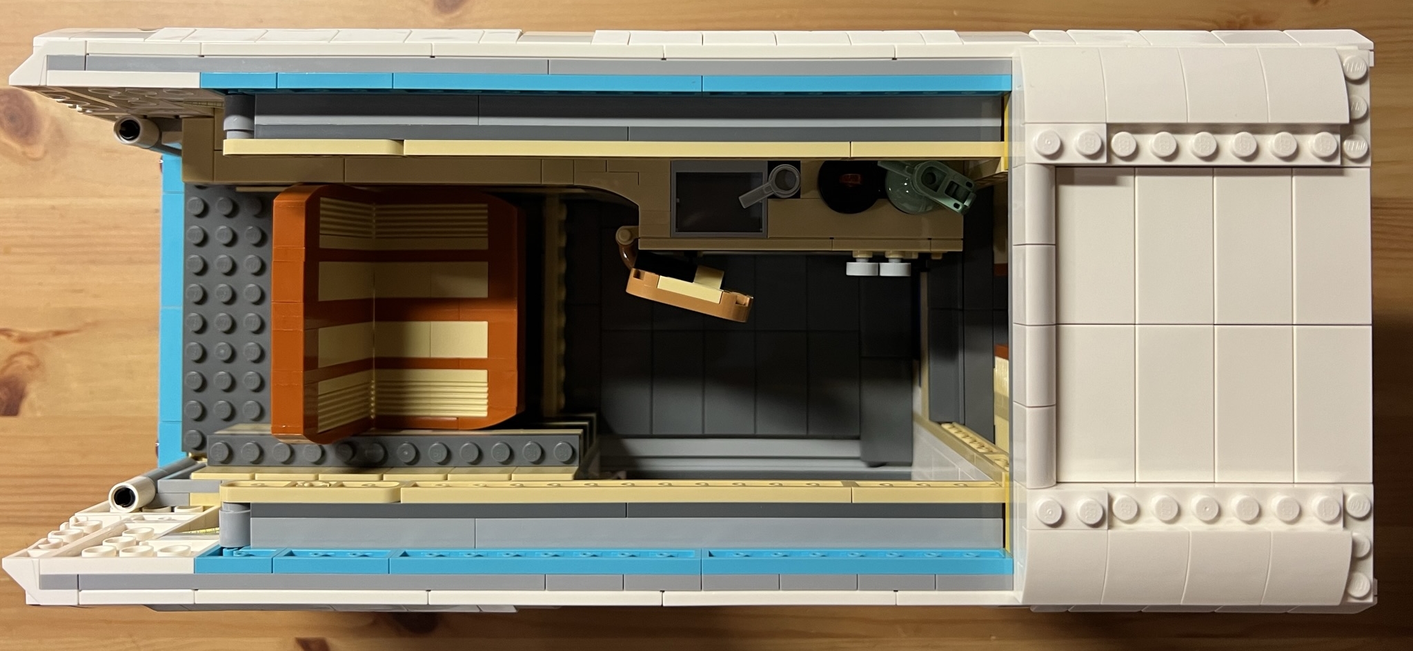 LEGO-10279 Volkswagen T2 Camper Van – Neo Insight