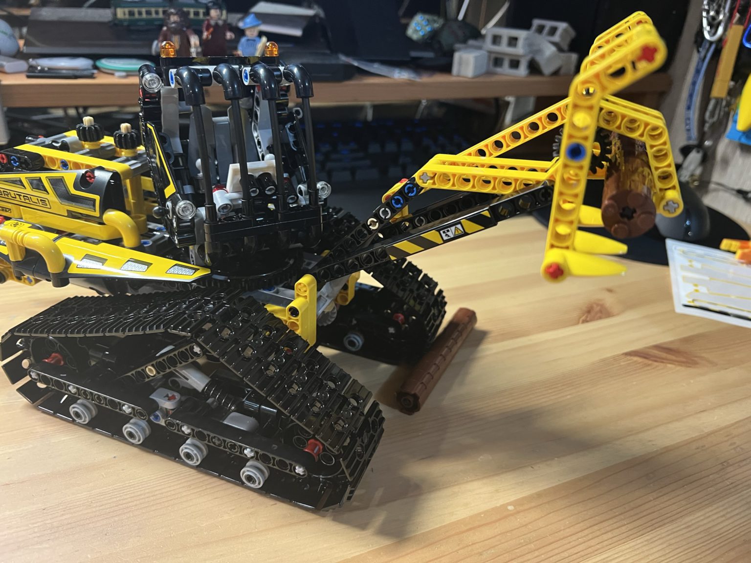 LEGO-42094 Tracked Loader – Neo Insight