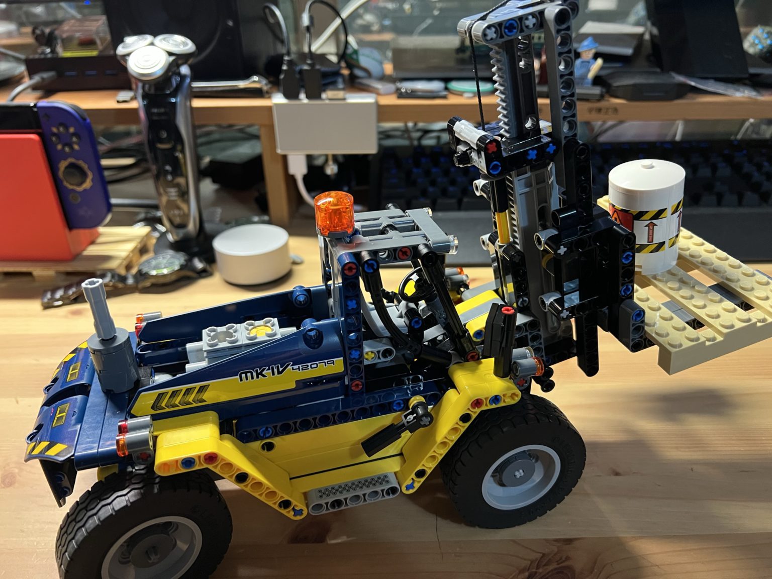 LEGO-42079 Heavy Duty Forklift – Neo Insight