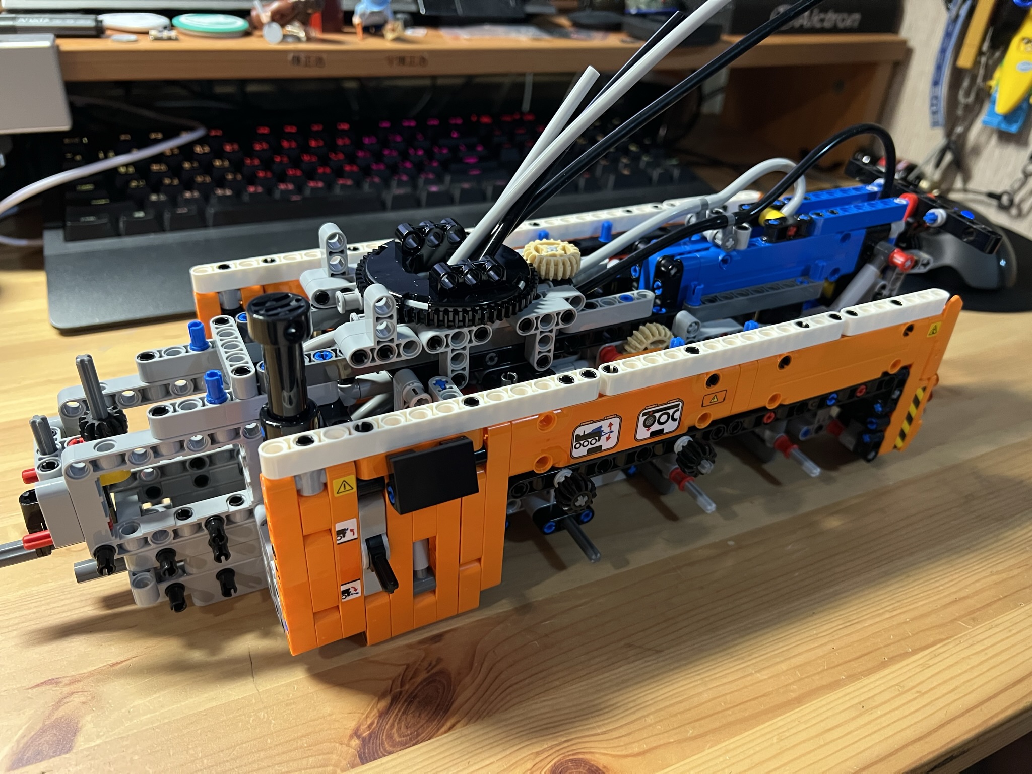 LEGO-42128 Heavy-Duty Tow Truck – Neo Insight