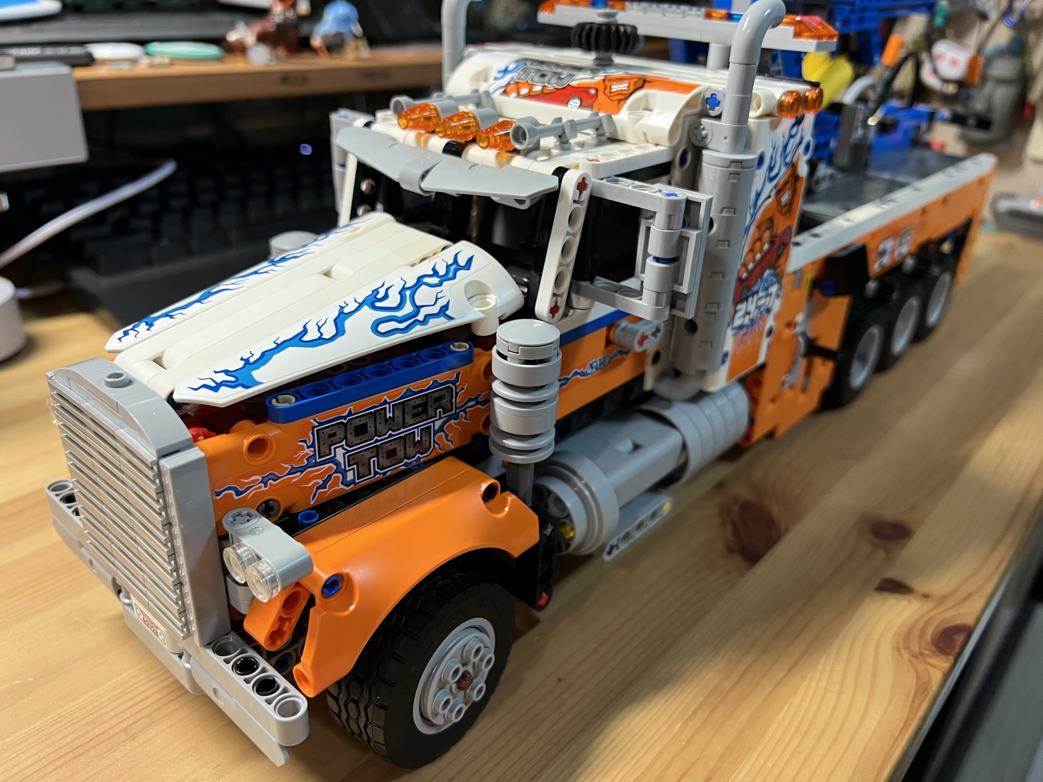 LEGO-42128 Heavy-Duty Tow Truck – Neo Insight