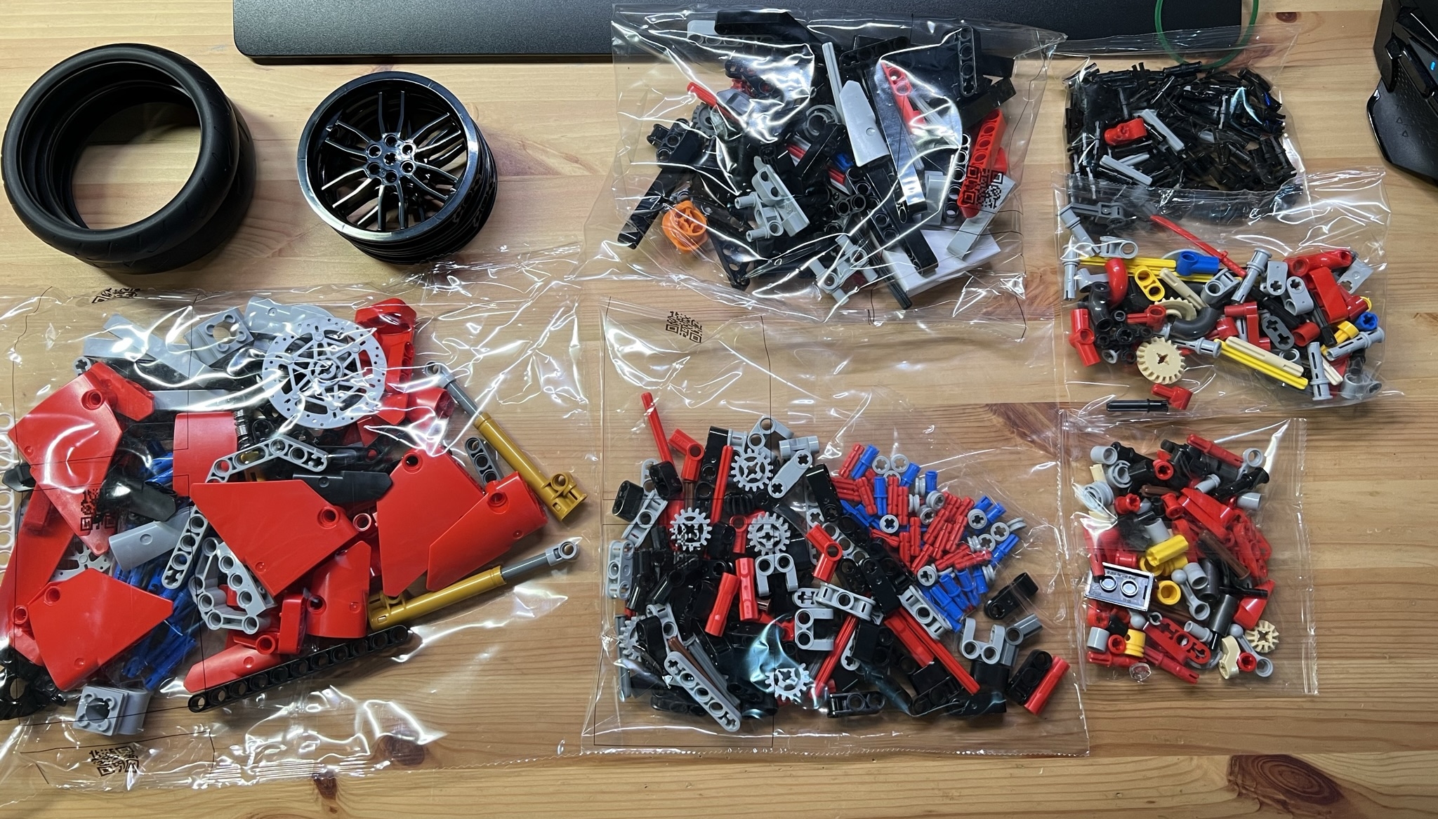 LEGO-42107 Ducati Panigale V4 R – Neo Insight